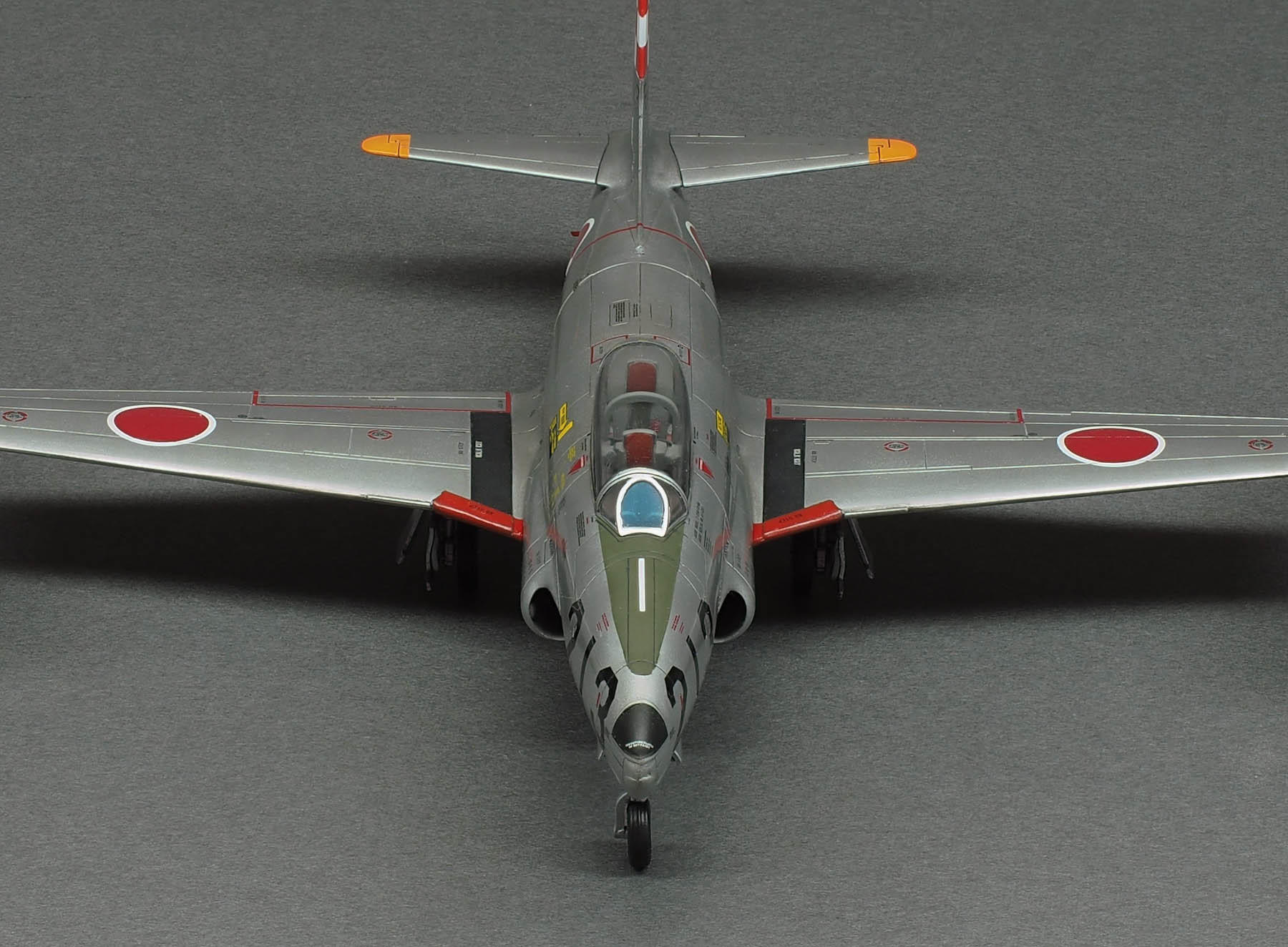 プラッツ 1/72 T-33A 飛行点検隊 完成品 : DNF