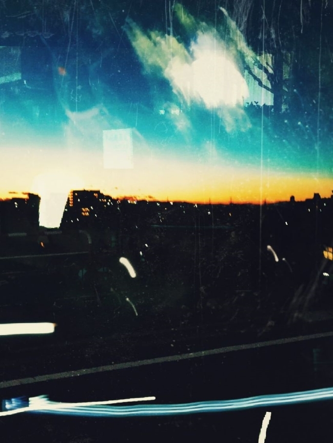 Falling objects of light : Past Light